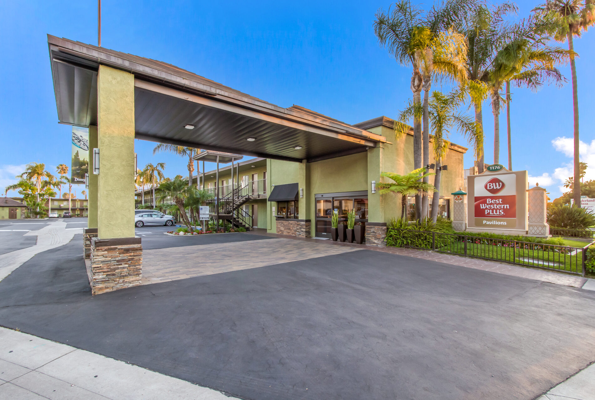 Photo Gallery - BEST WESTERN PLUS Pavilions